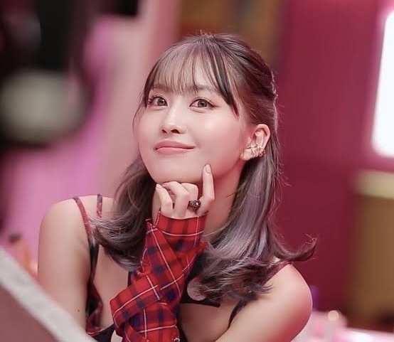 TWICE モモの真似したい髪型18選。美容師が教えるオーダーの仕方&スタイリング方法 - 現役美容師Chelの美容Blog