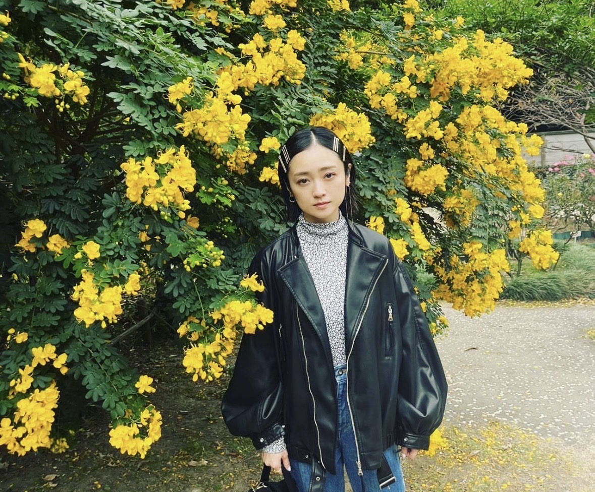 安達祐実さんの髪型が人気の理由は？美容師が解説するスタイルの魅力と美容の工夫 - 現役美容師Chelの美容Blog